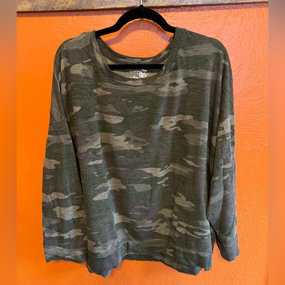 Terra & Sky | Tops | Terra Sky 3x Camo Crew Neck Lightweight Sweatshirt ...